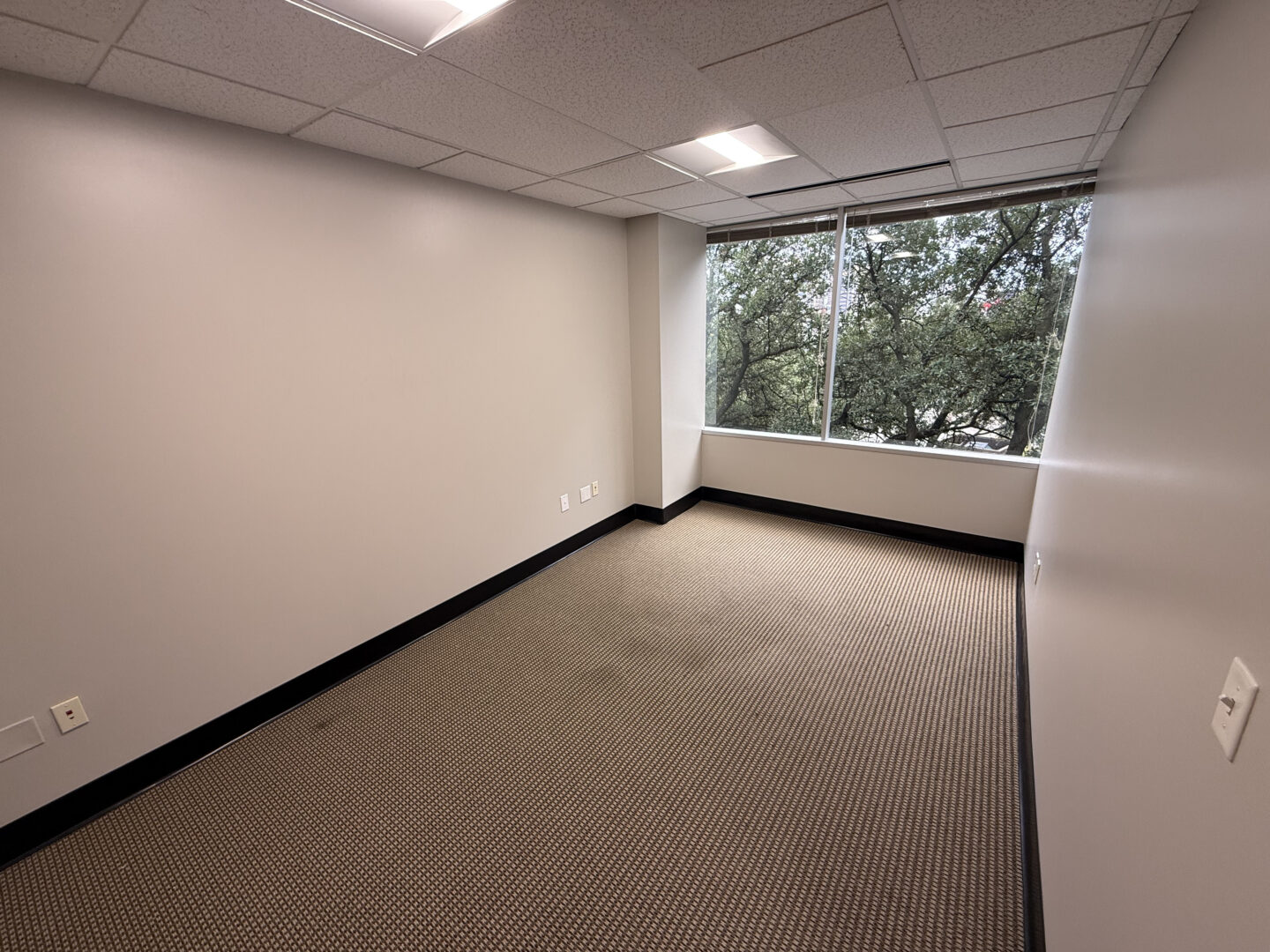Parkway Plaza II @ 14114 Dallas Parkway in Texas | Good Signature